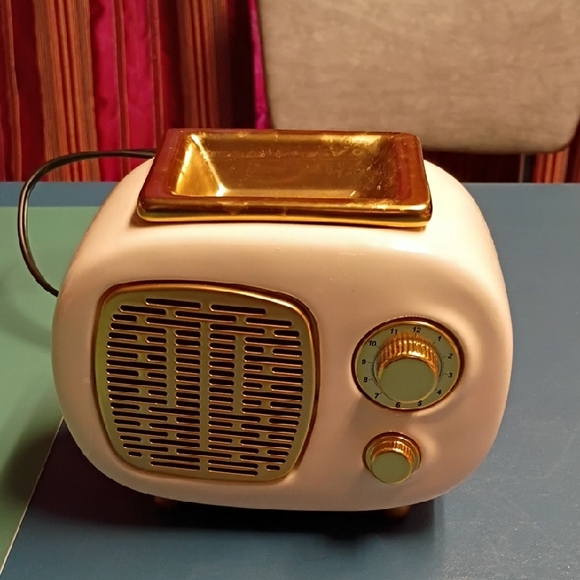 Vintage | Portable Audio & Video | Vintage White And Gold Radio | Poshmark